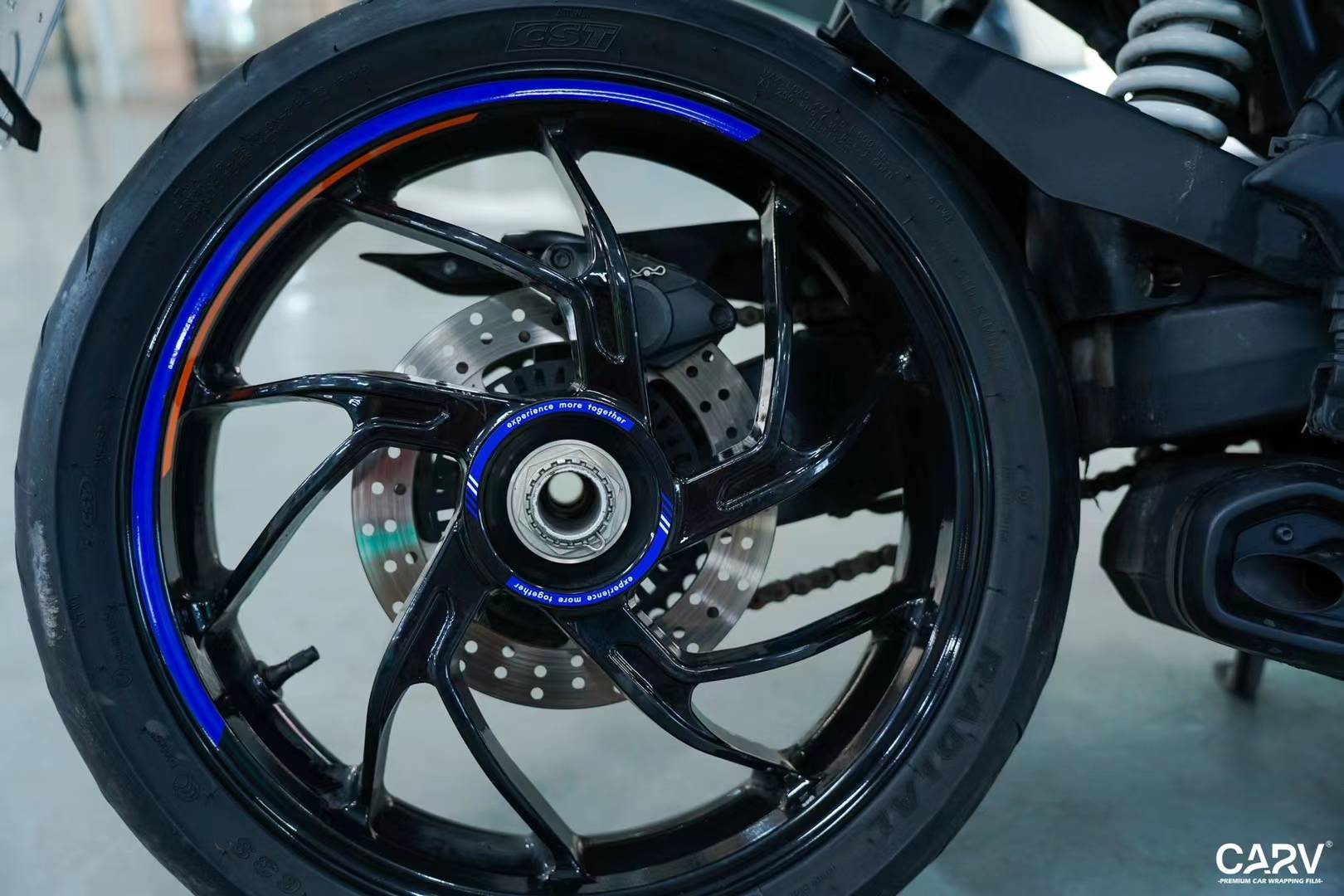 春风1000SR卡孚改色膜白金水晶白，晶莹柔亮的颜色_搜狐汽车_搜狐网