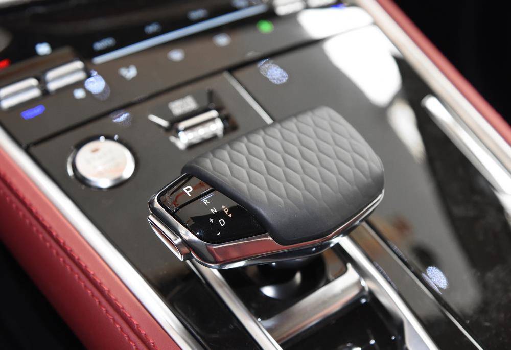 长安的这头“猛兽”终于出笼，2.0T爆233马力，配8AT＋四轮独悬_搜狐汽车_搜狐网