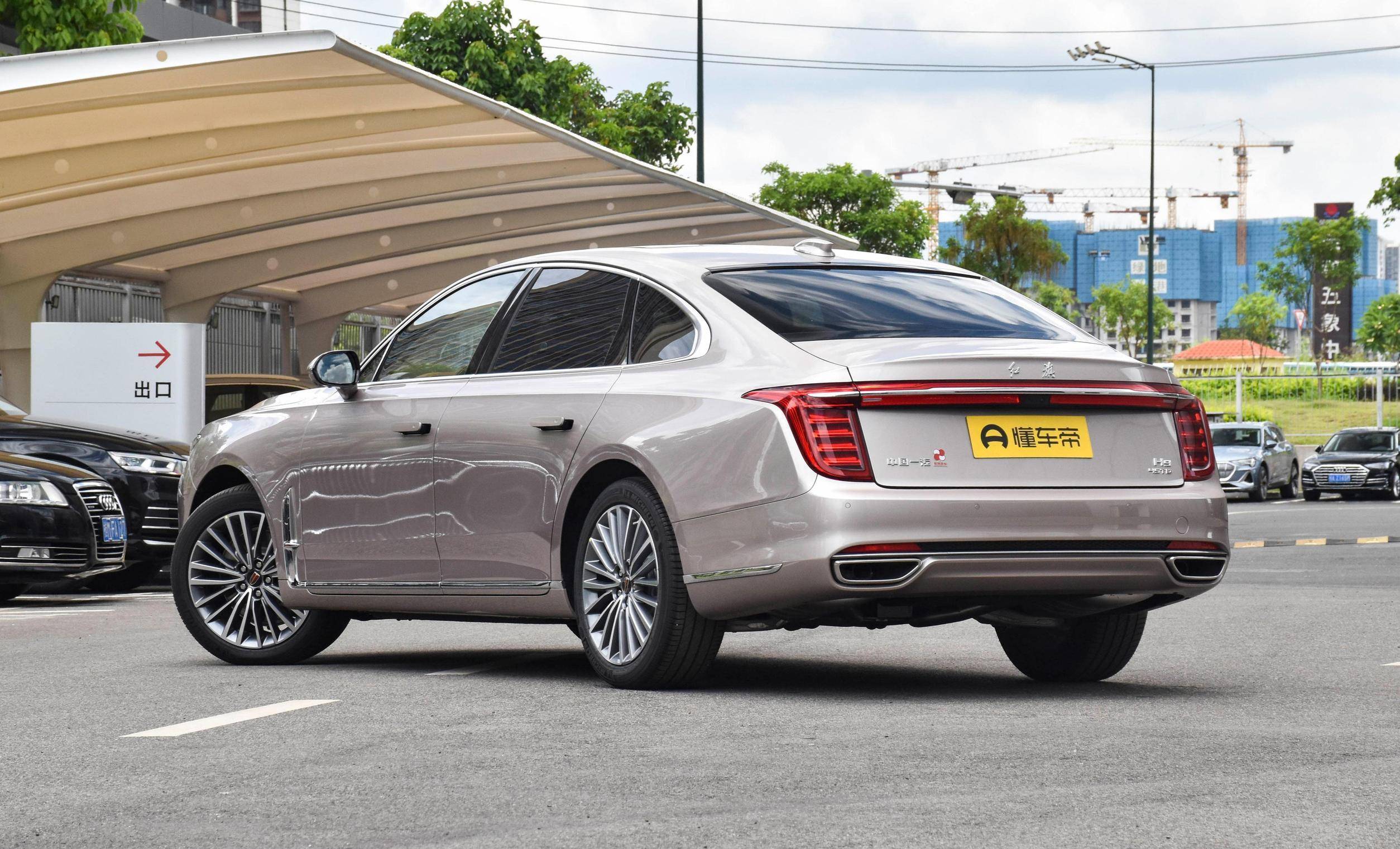 红旗H9外观漂亮，内饰豪华，比奥迪A6L尺寸更大，配2.0T发动机_搜狐汽车_搜狐网