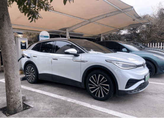 汉和大众ID4X哪个好，网友，忘了EV受限和自燃吗？_搜狐汽车_搜狐网