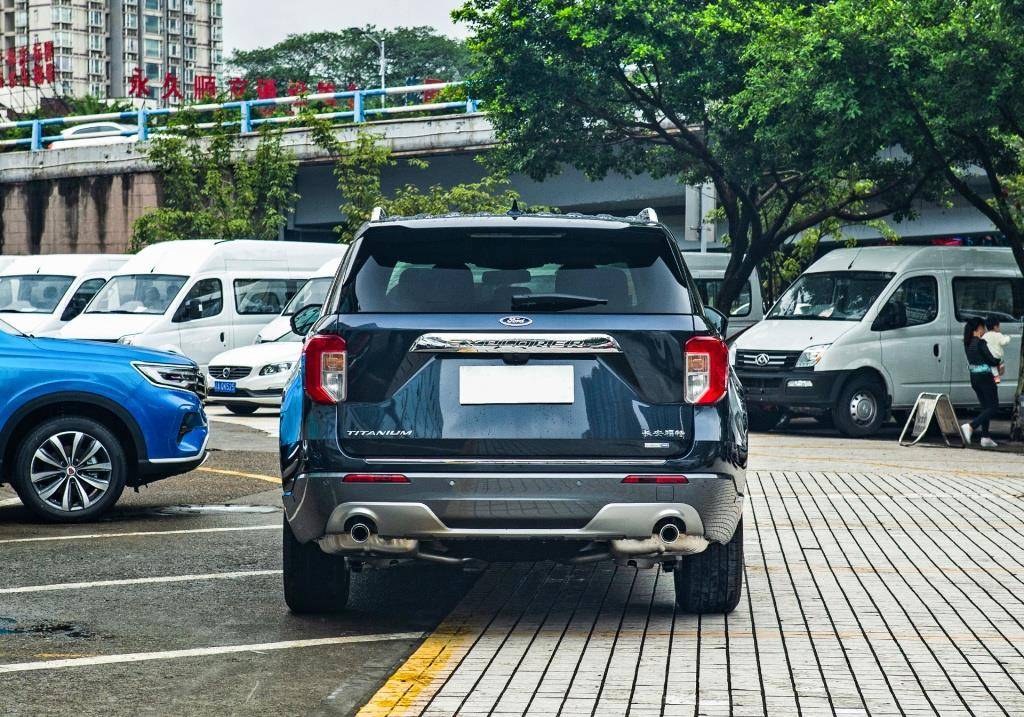 2.3T＋10AT！这台中大型SUV操控一流，空间很大，比大众揽境还香_搜狐汽车_搜狐网