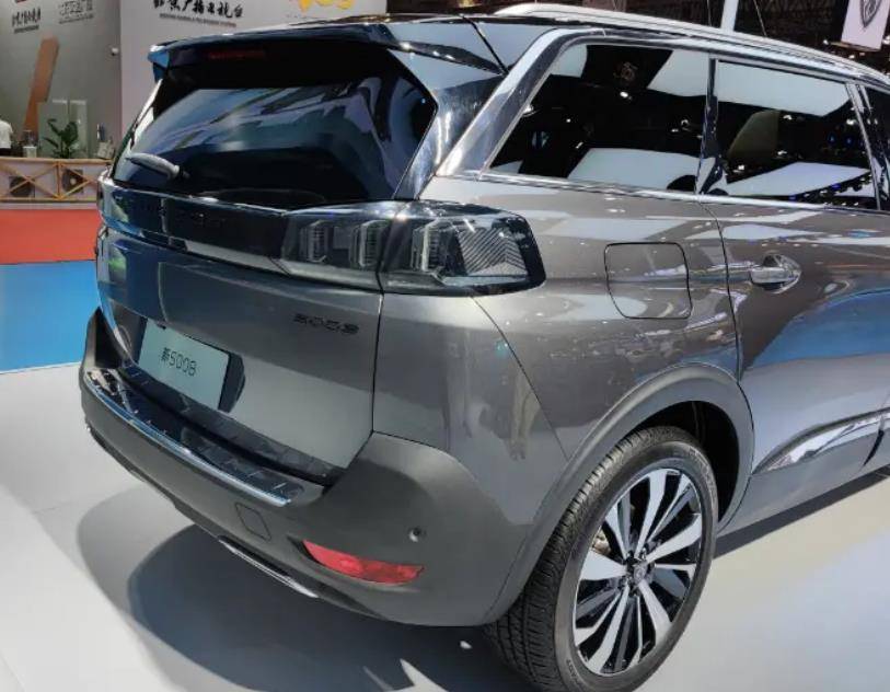 新款标致5008亮相重庆车展，1.8T动力强劲，内饰上档次，能火吗_搜狐汽车_搜狐网