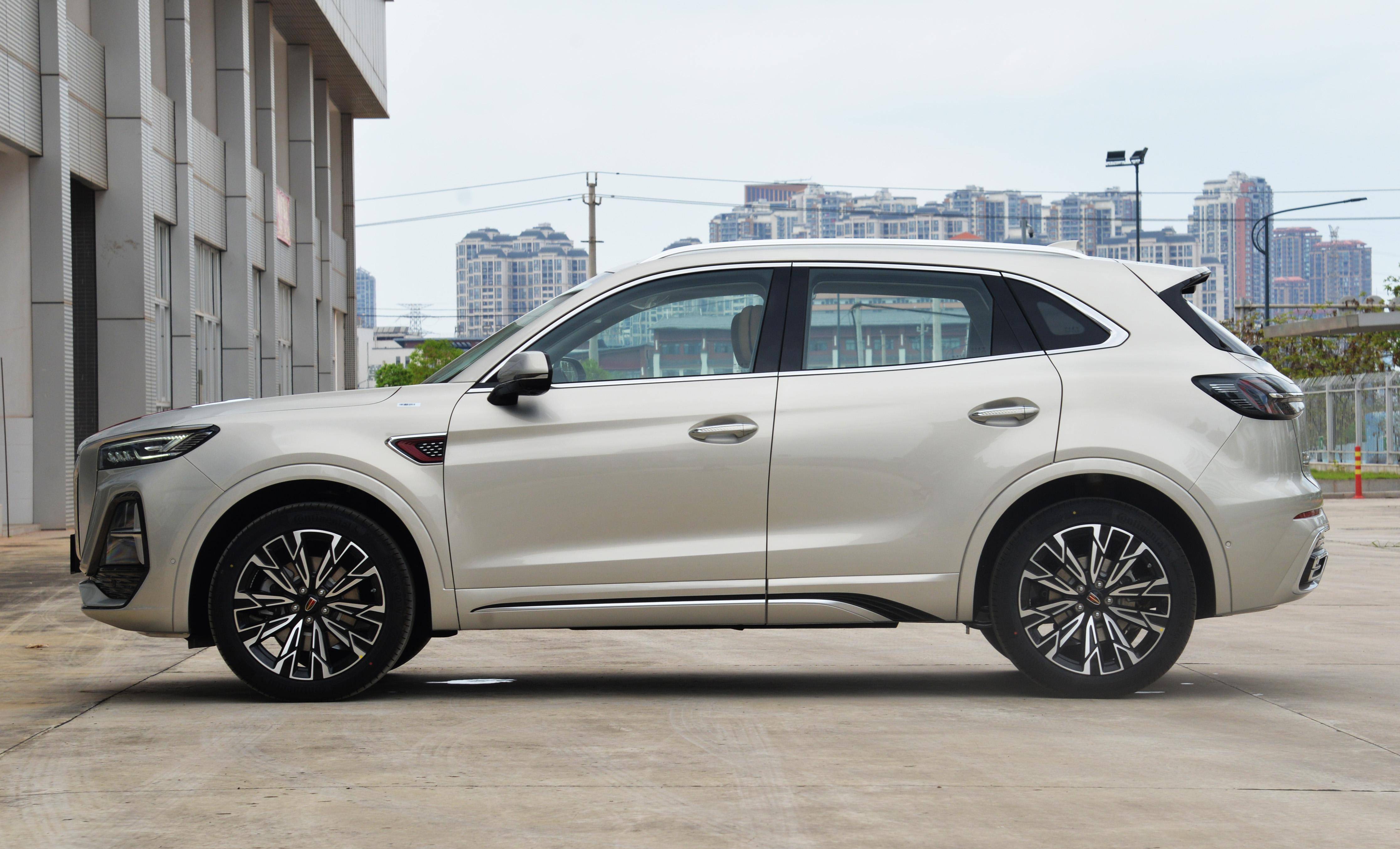 预算25万选中型SUV？详解5座红旗HS5与6座现代胜达购车和用车成本_搜狐汽车_搜狐网