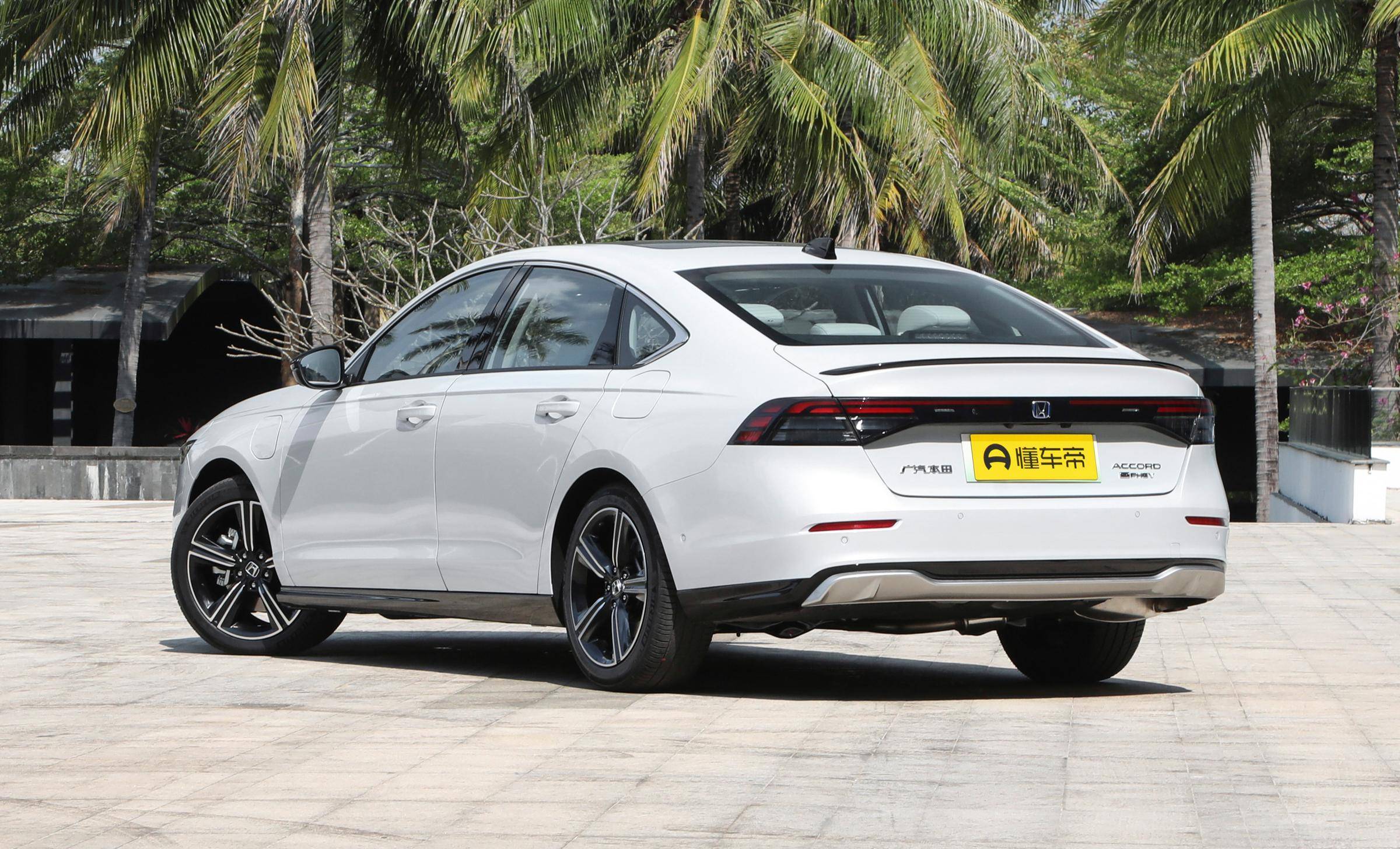 售价25.88万，车长4980mm，配置高，雅阁 PHEV是否值得入手？_搜狐汽车_搜狐网