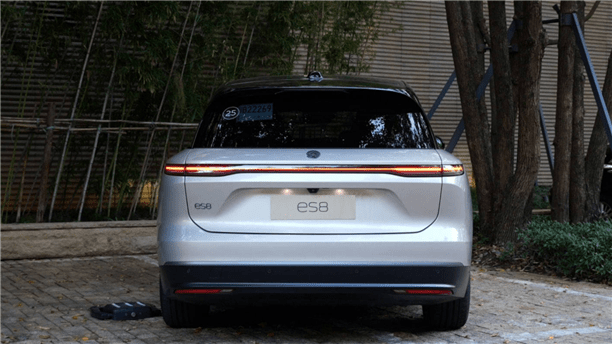 全新蔚来ES8顶配价格下降，配置升级，但选入门版更值？_搜狐汽车_搜狐网