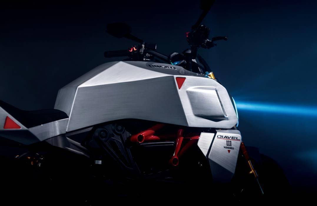 杜卡迪 x Mandrill 纪念限定版“大魔鬼”开拍，起拍价26.2W_搜狐汽车_搜狐网