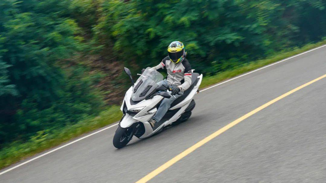 操控惊艳的大平踏—26999光阳ST250摩智测评_搜狐汽车_搜狐网