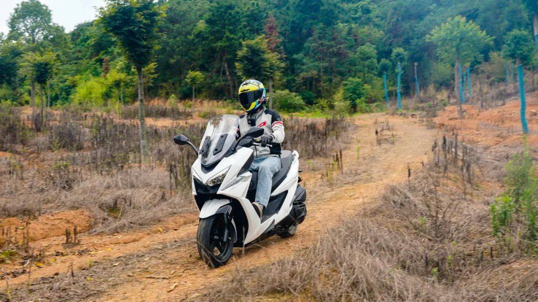 操控惊艳的大平踏—26999光阳ST250摩智测评_搜狐汽车_搜狐网