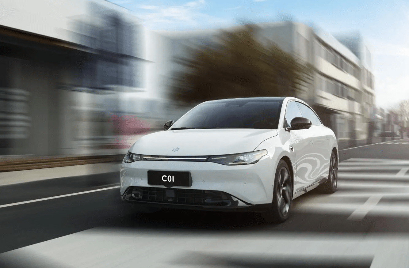 汉EV与零跑C01，都是25万级中大型轿车，孰强孰弱？_搜狐汽车_搜狐网