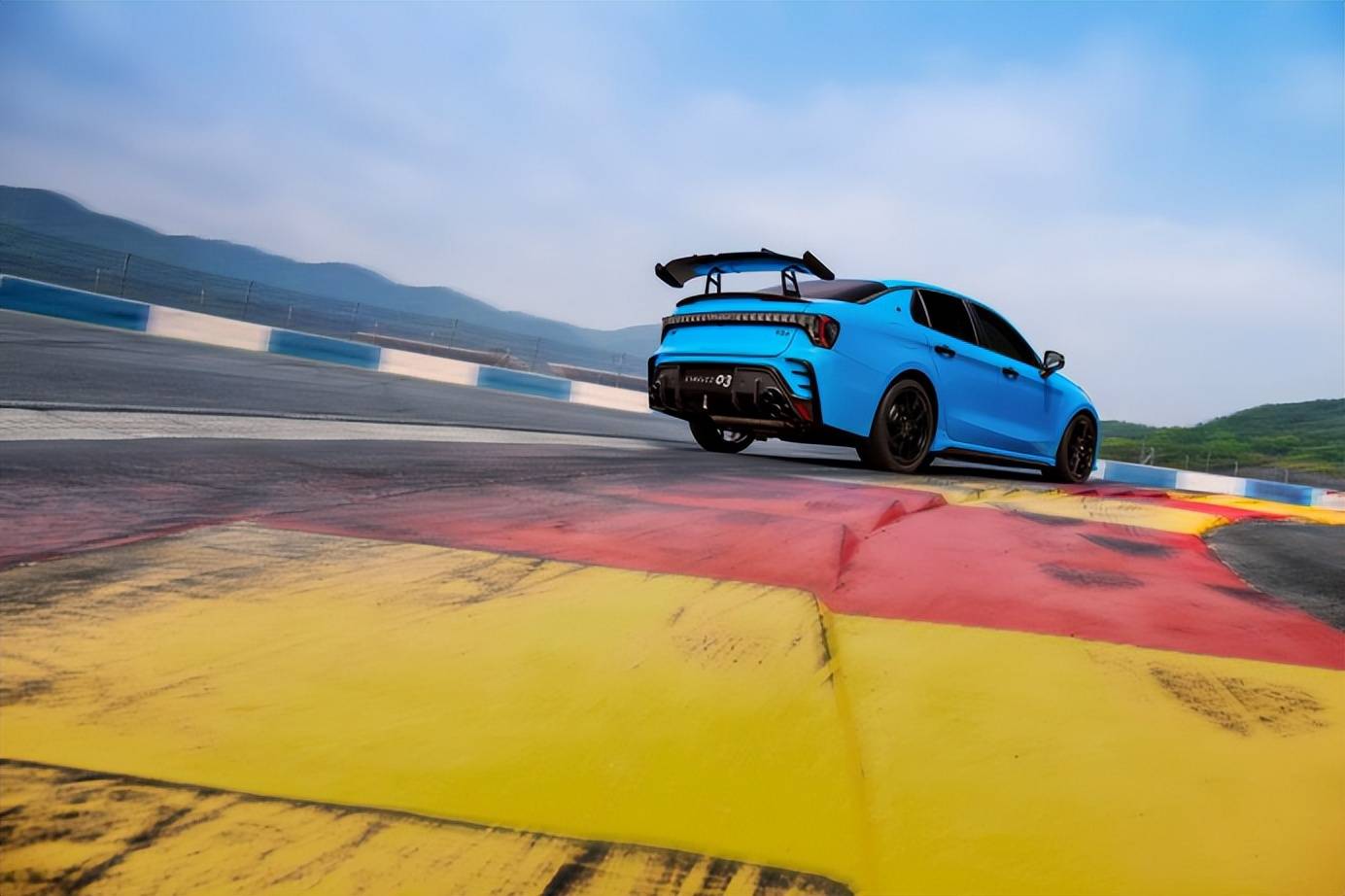 当领克让TCR赛车合法上路 “阁下”又该如何应对？_搜狐汽车_搜狐网