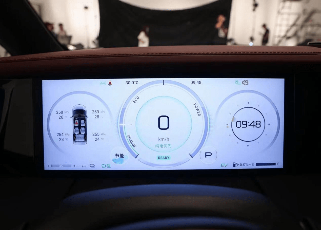 新能源MPV传祺E9，2.0T动力，30万预算值不值得买？_搜狐汽车_搜狐网