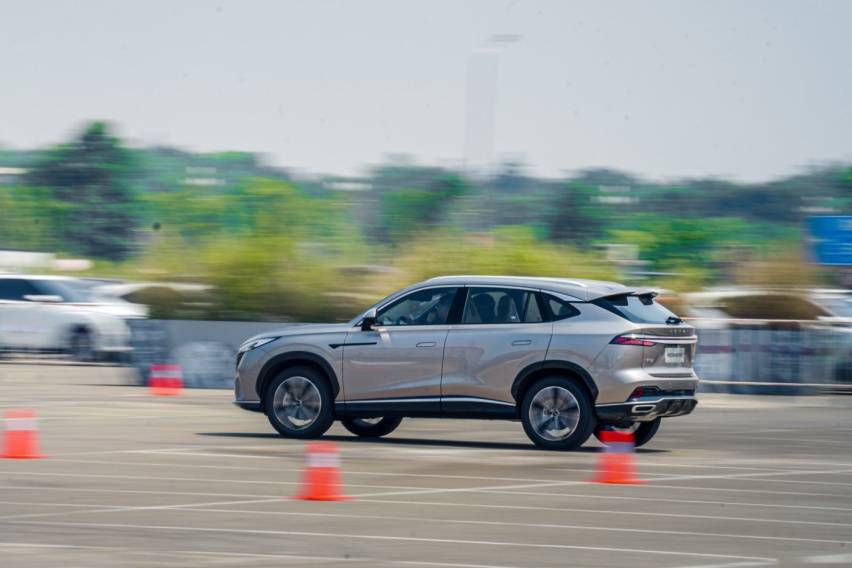 品质升级以一敌四，试驾12万级SUV新卷王全新荣威RX5_搜狐汽车_搜狐网