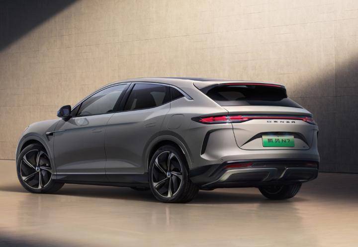 争做30万纯电中型SUV市场的“流量王”，腾势N7对标蔚来ES6_搜狐汽车_搜狐网