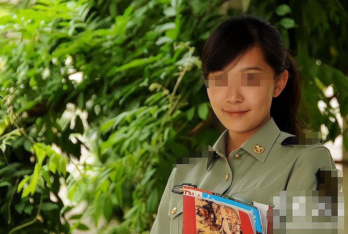 第一警察王菲：赚了1亿黄金，是86个高官的公共伙伴，撑着小伞 -6park.com