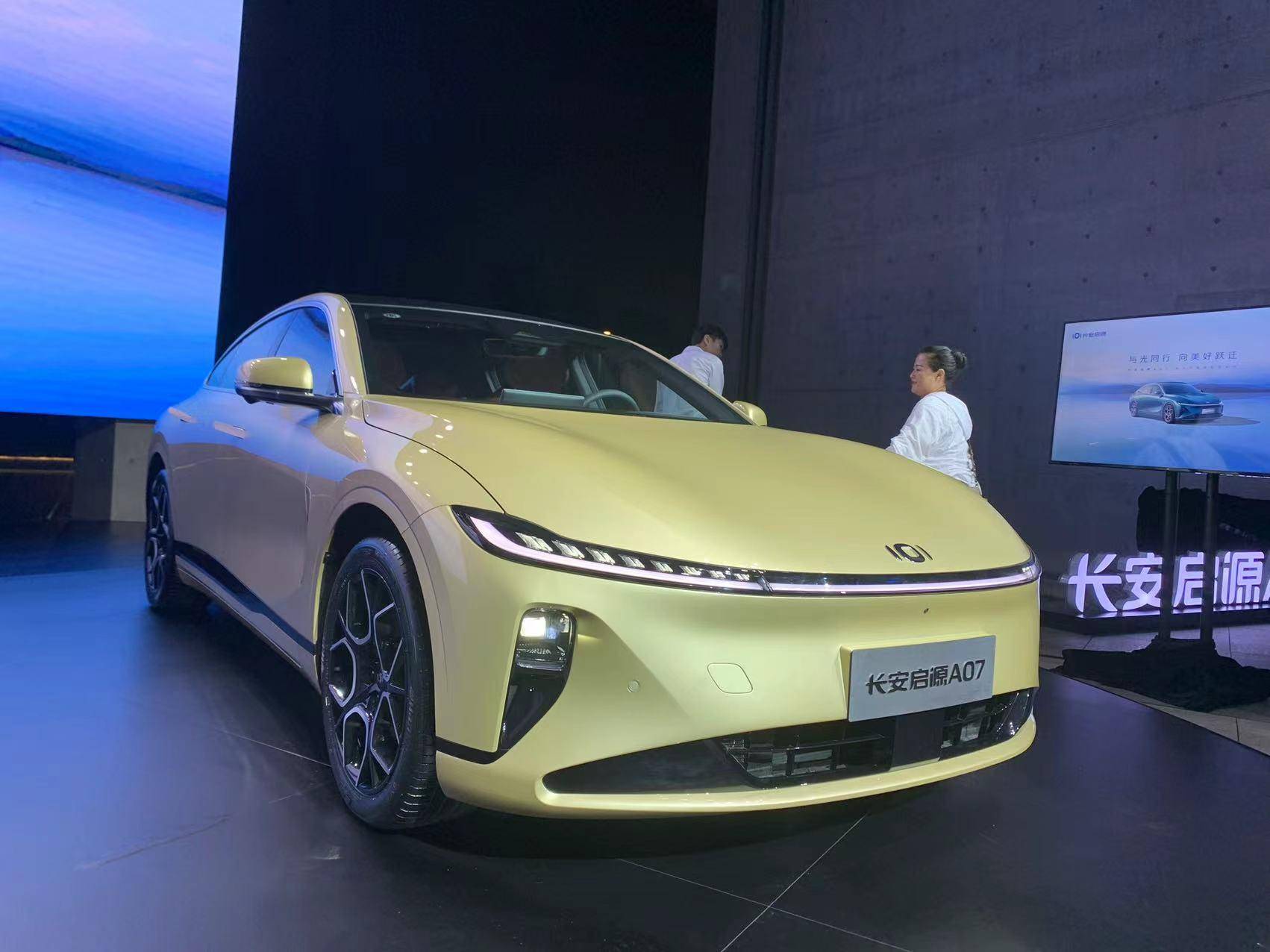 配无框电吸门，启源A07正式亮相，将与深蓝SL03联手狙击合资车_搜狐汽车_搜狐网