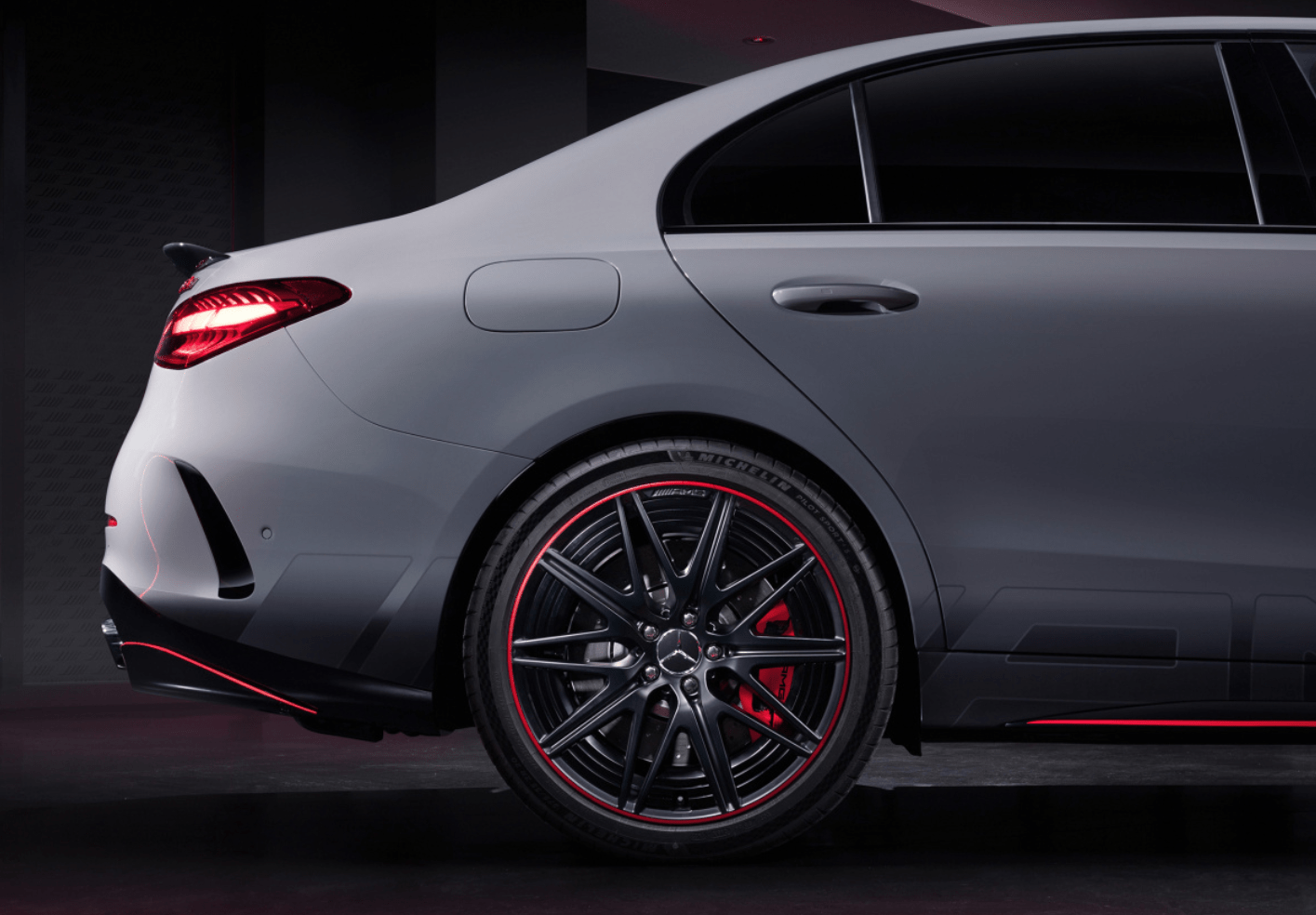 科技与狠活，新一代奔驰AMG C63S，680马力+1050牛米+全时四驱_搜狐汽车_搜狐网