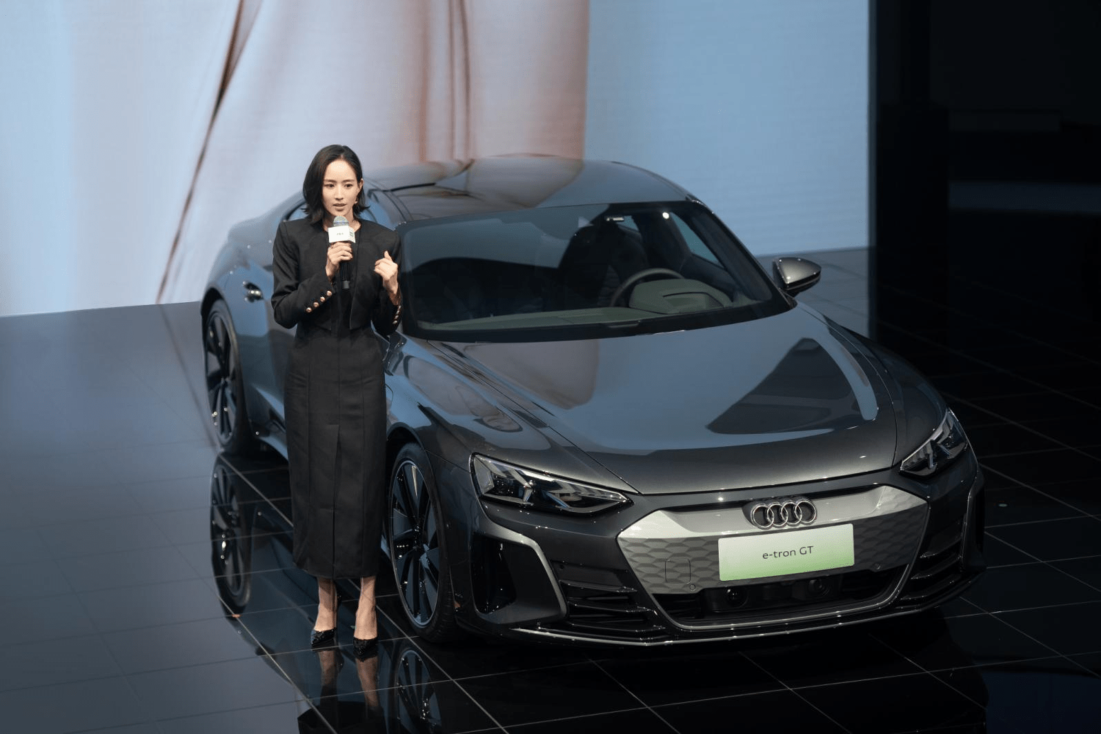 奥迪e-tron GT上市，800V快充+4.1s破百，立起纯电旗舰大旗_搜狐汽车_搜狐网