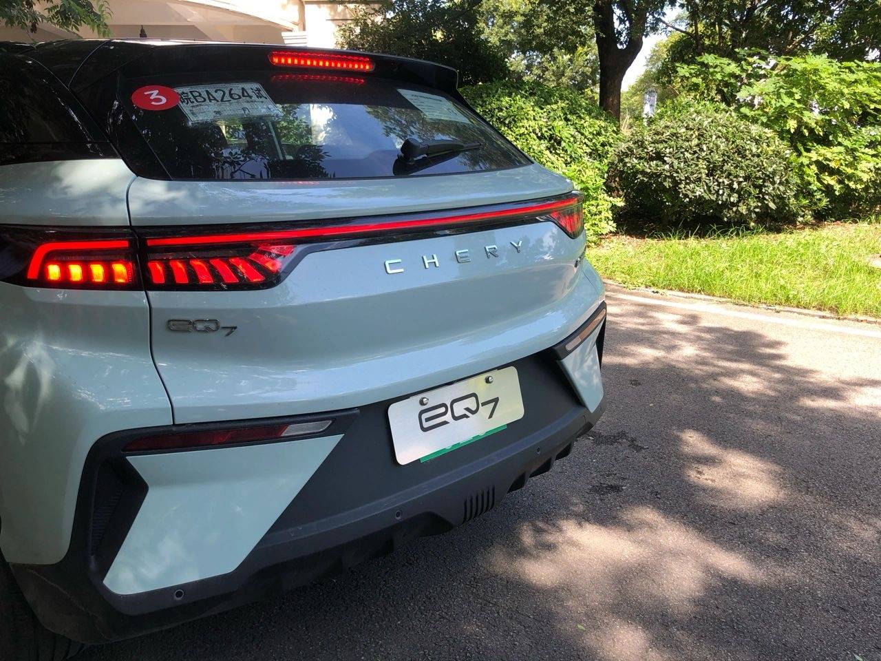 奇瑞eQ7实车到店，撞脸蔚来ES8，配全铝车身，深蓝S7不香了？_搜狐汽车_搜狐网