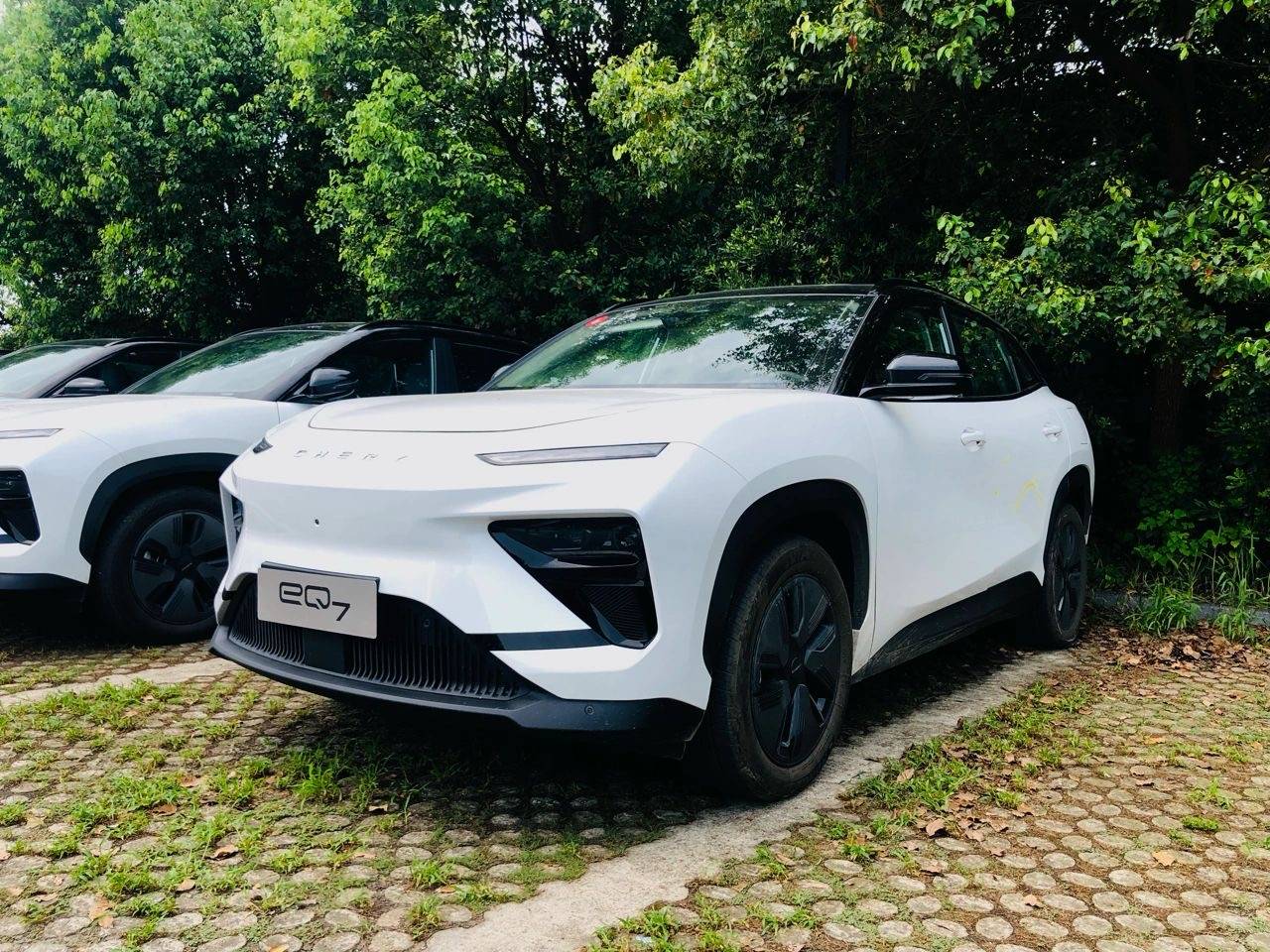 奇瑞eQ7实车到店，撞脸蔚来ES8，配全铝车身，深蓝S7不香了？_搜狐汽车_搜狐网