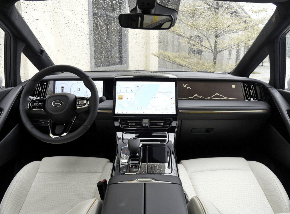 别克GL8压力大了，这车长超5米2造型霸气，内饰豪华，油耗5.42L_搜狐汽车_搜狐网