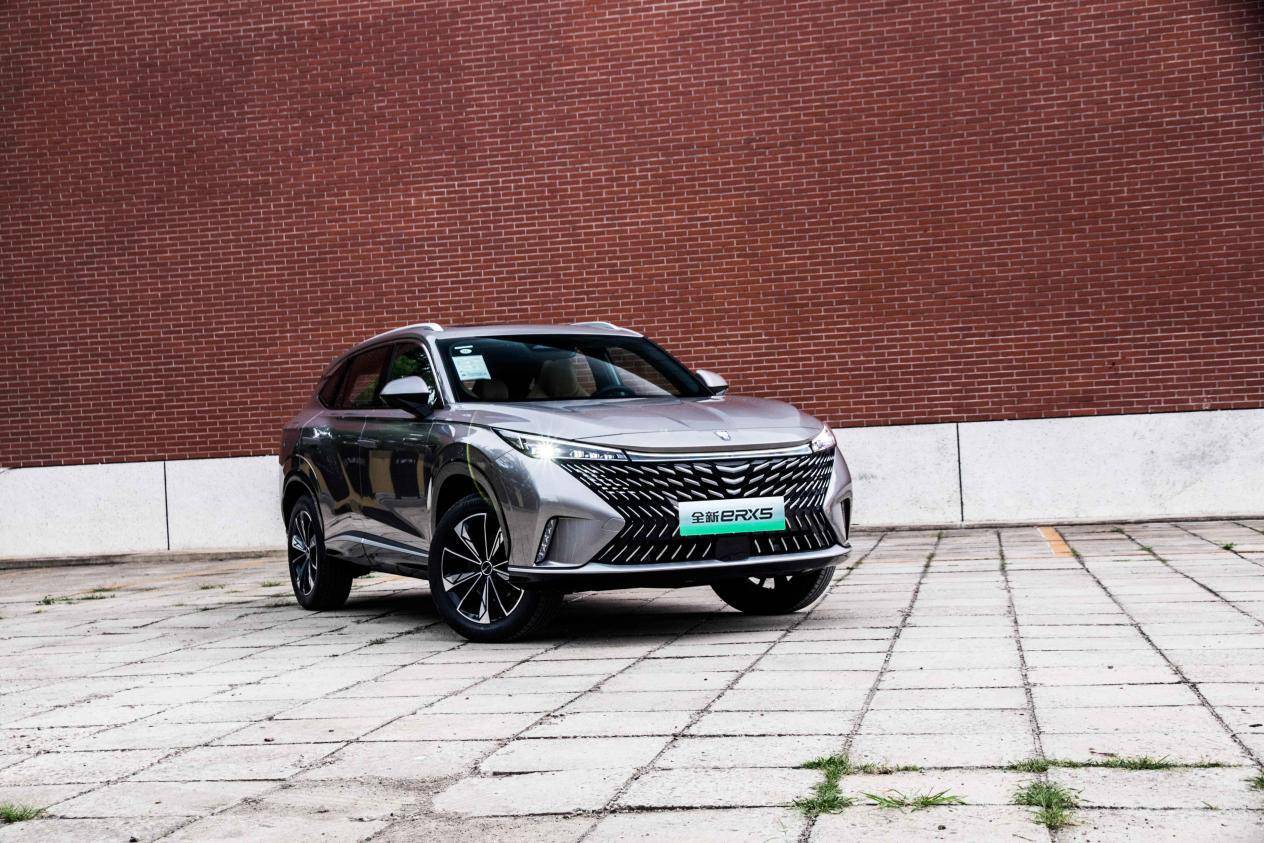 选车不纠结，这款优惠2.4万，售12.99万的全新荣威超混eRX5是绝佳选择_搜狐汽车_搜狐网