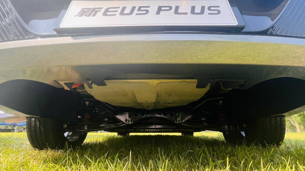 突出的就是一个实在！静态体验北京汽车新EU5 PLUS_搜狐汽车_搜狐网