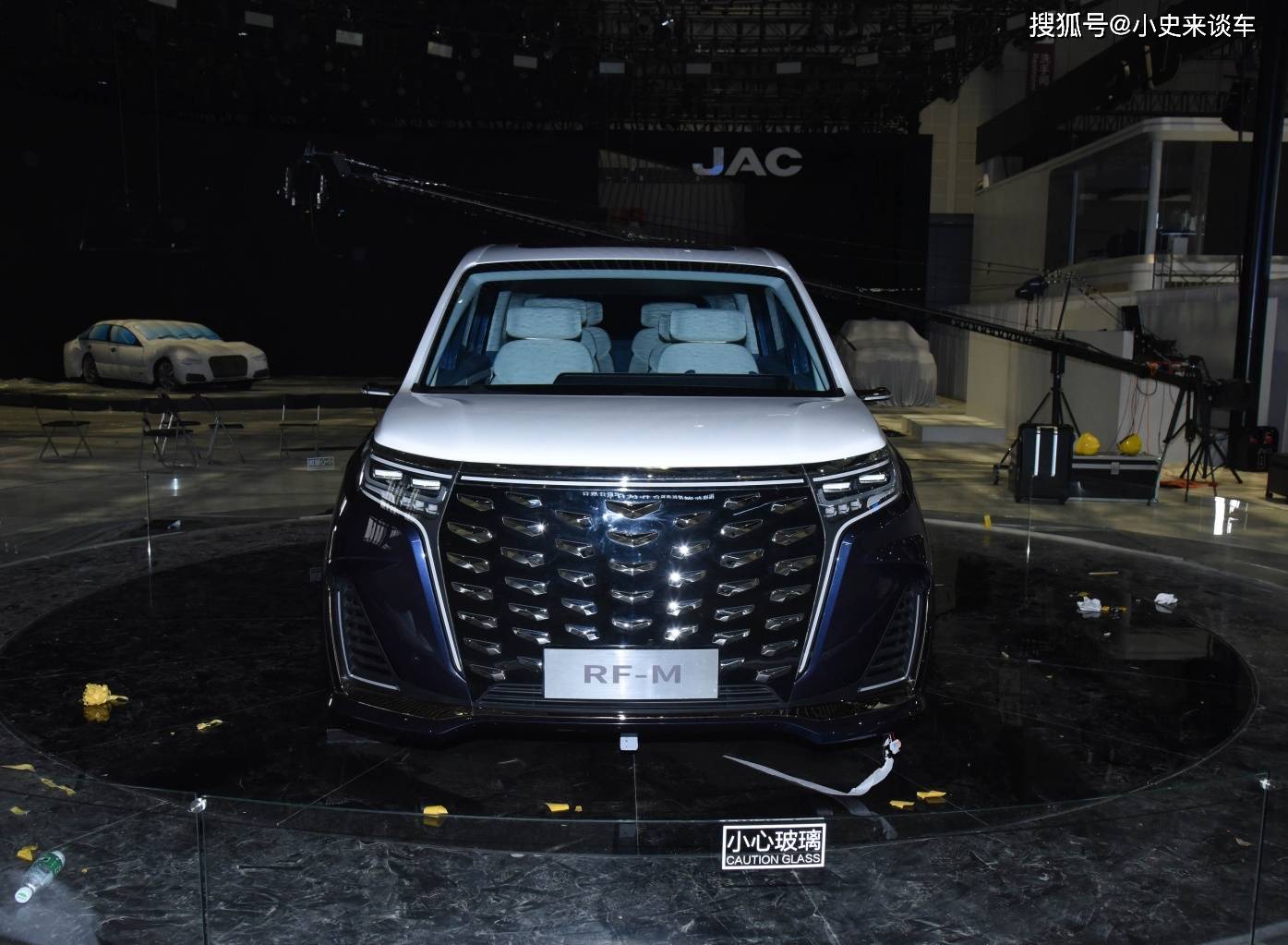 亲民版的“别克GL8”亮相！豪华外观车长超5米2，插混续航1200km_搜狐汽车_搜狐网