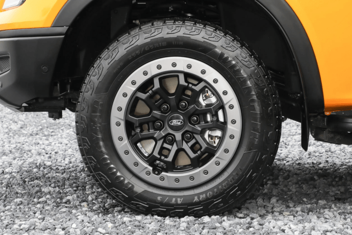 晚到却是一流，畅销全球180国，配2.3T+8AT+全时四驱，剑指长城炮_搜狐汽车_搜狐网