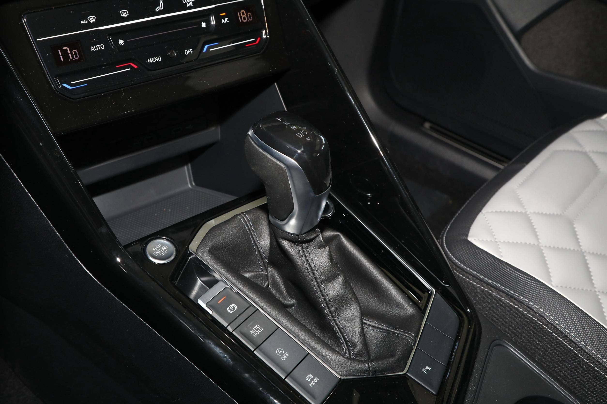 20万左右买家用SUV，大众探岳和红旗HS3对比，到底选谁好？_搜狐汽车_搜狐网