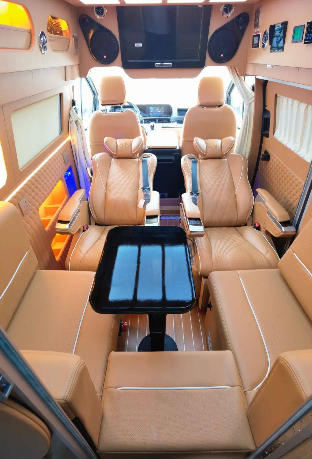 福特V362小房车，外观小巧内饰奢华 都市通勤旅居皆可，趣蜂B680_搜狐汽车_搜狐网