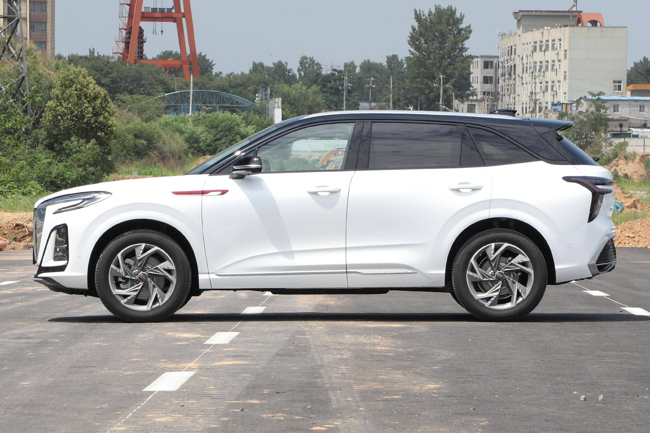 19万多提了台顶配红旗HS3，配置丰富，四驱6.9s破百，超出期待了_搜狐汽车_搜狐网