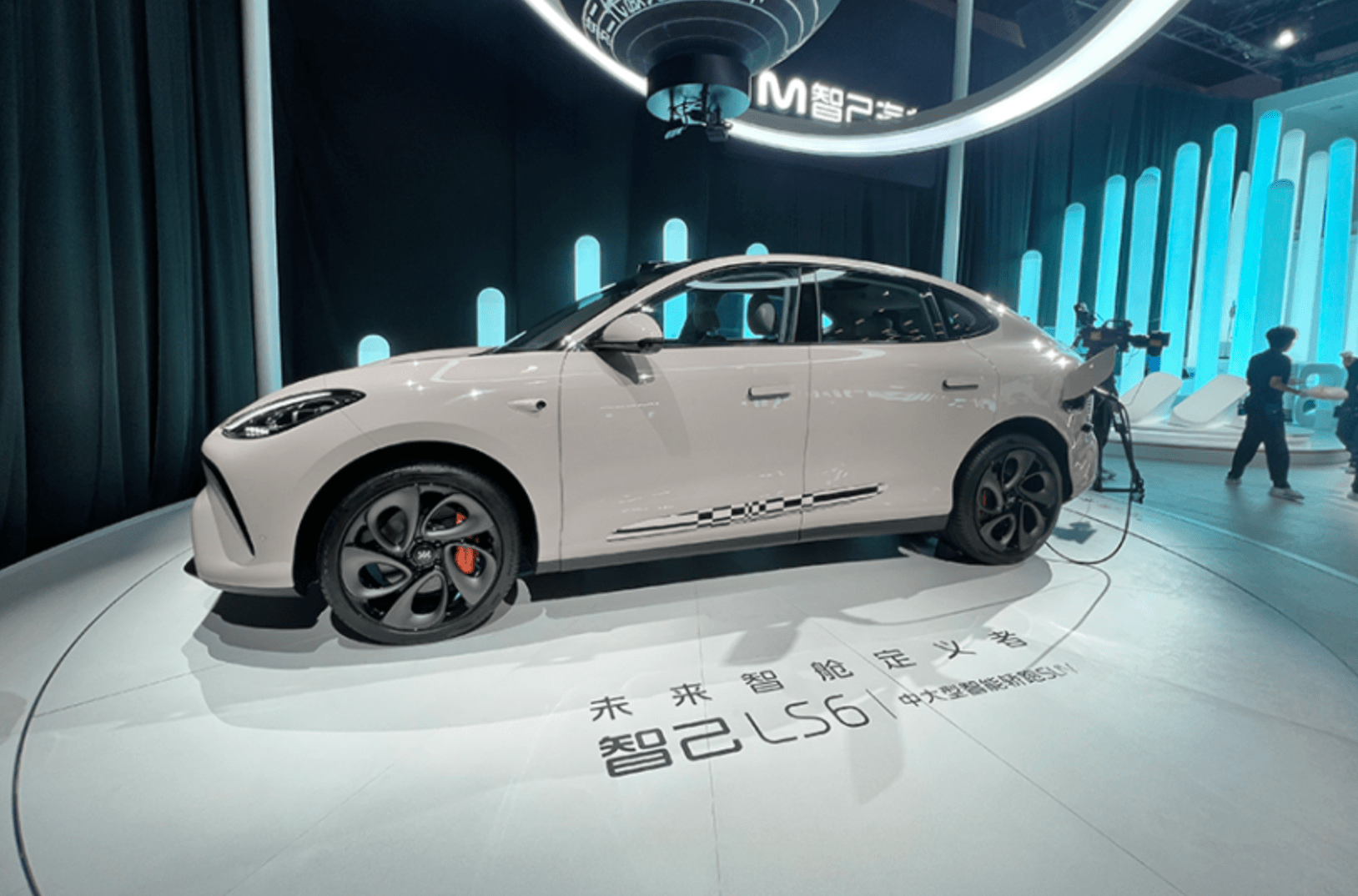 智己LS6正式发布预售价 23万起售_搜狐汽车_搜狐网