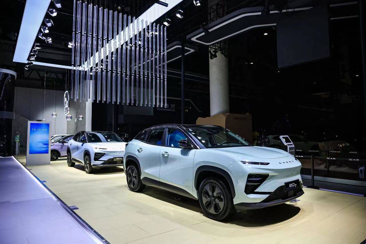 奇瑞eQ7亮相成都车展，续航512km，预售价14.39万起，对标零跑C11_搜狐汽车_搜狐网