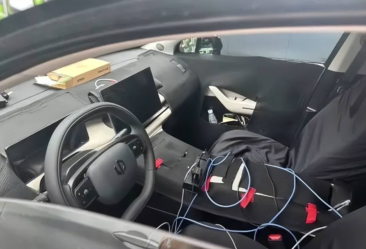 零跑全球车型“零跑B11”即将亮相 中大型SUV 预计30万起_搜狐汽车_搜狐网