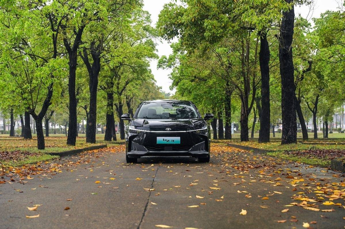 单月爆卖5836辆！一汽丰田bZ3扛起合资新能源大旗_搜狐汽车_搜狐网