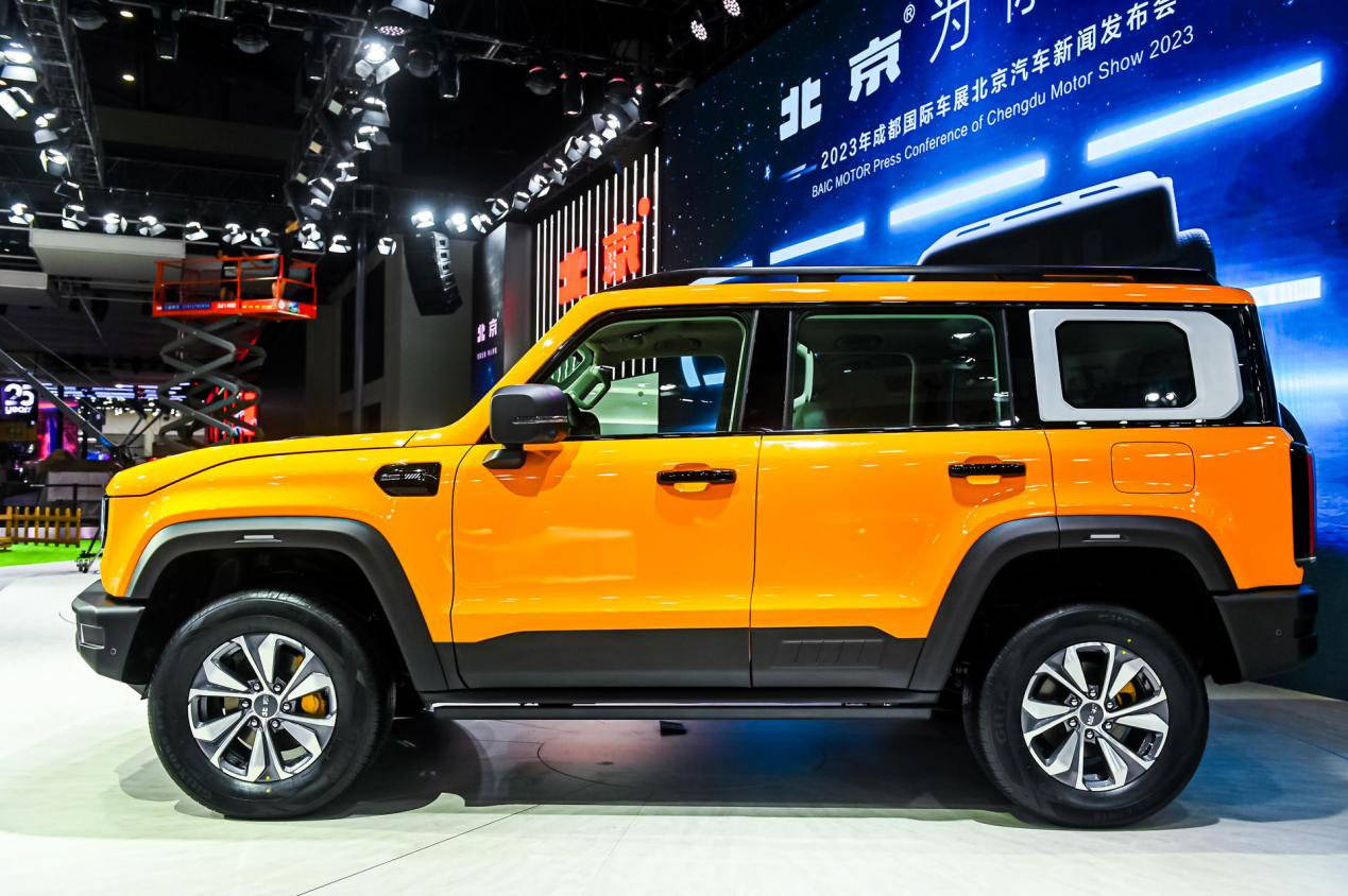 全新BJ40亮相 全新BJ40亮相 汽油柴油增程全都有 将配全时四驱_搜狐汽车_搜狐网