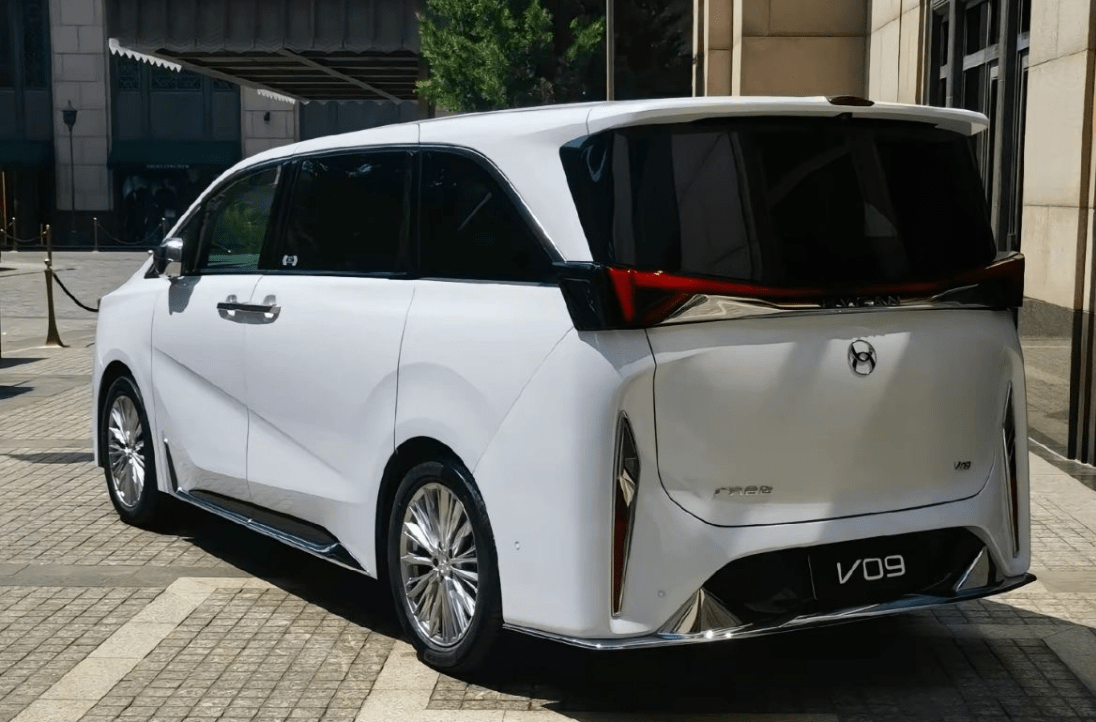 合创V09现身街头，雷克萨斯LM既视感，配激光雷达，还看腾势D9？_搜狐汽车_搜狐网