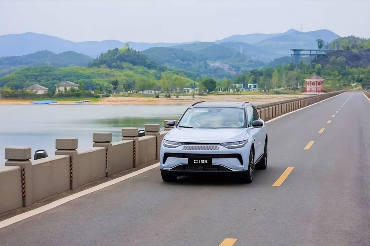 增程还是插电的好？来看长安欧尚Z6智电iDD PK 零跑C11_搜狐汽车_搜狐网