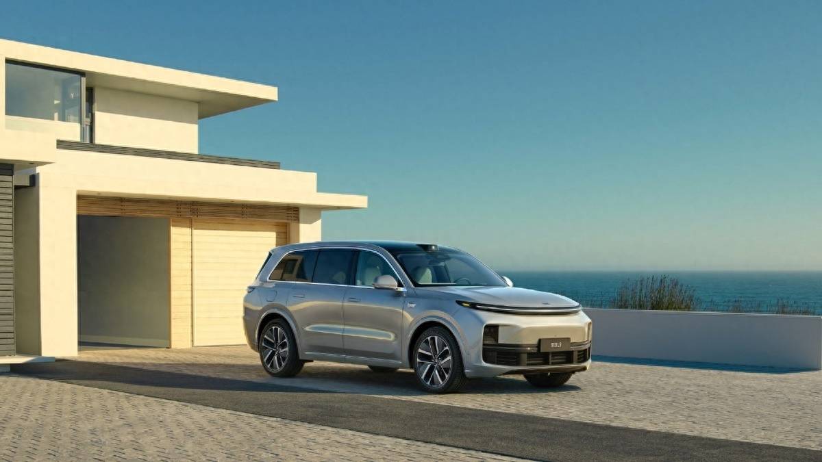 理想MEGA渲染图曝光，长得像“动车”的MPV，CEO认证相似度很高！_搜狐汽车_搜狐网