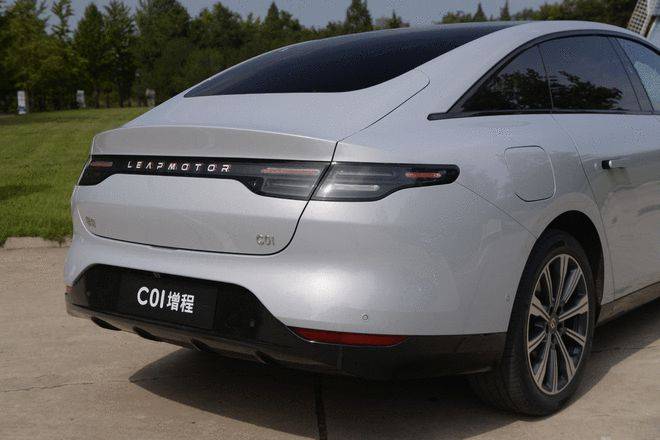 纯电续航316km 零跑C01增程版售14.58万起_搜狐汽车_搜狐网