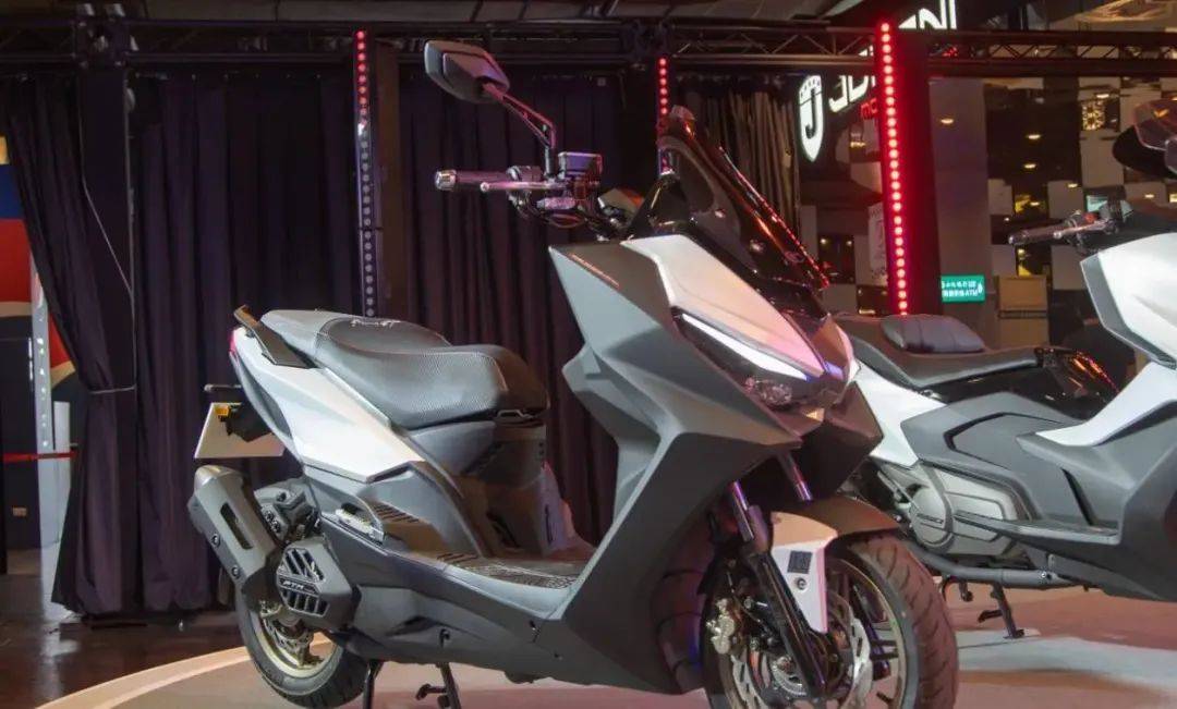 光阳台湾省发布KRV衍生车型Roma GT，市场表现难有惊喜！_搜狐汽车_搜狐网