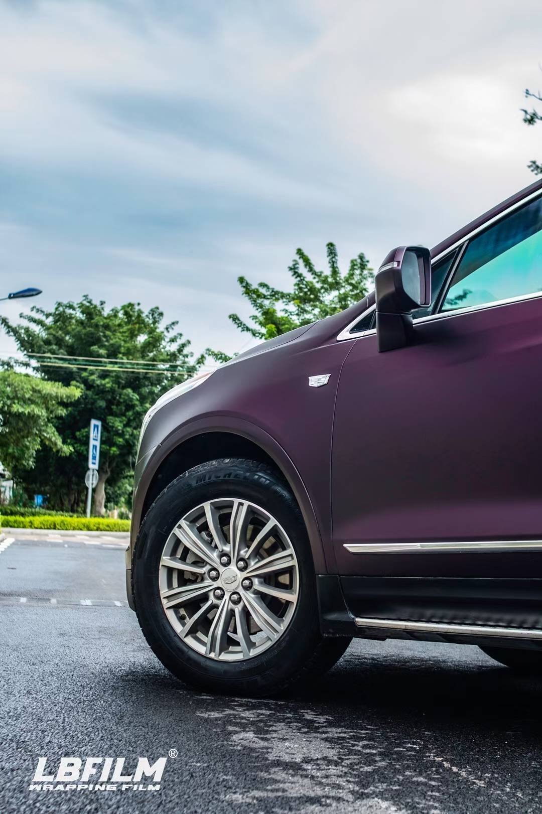 凯迪拉克XT5-LB改色膜消光黑幻紫，神秘的高级感_搜狐汽车_搜狐网