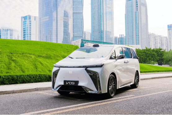 外观酷似埃尔法 合创全新纯电MPV V09上市，售价31.88万起_搜狐汽车_搜狐网