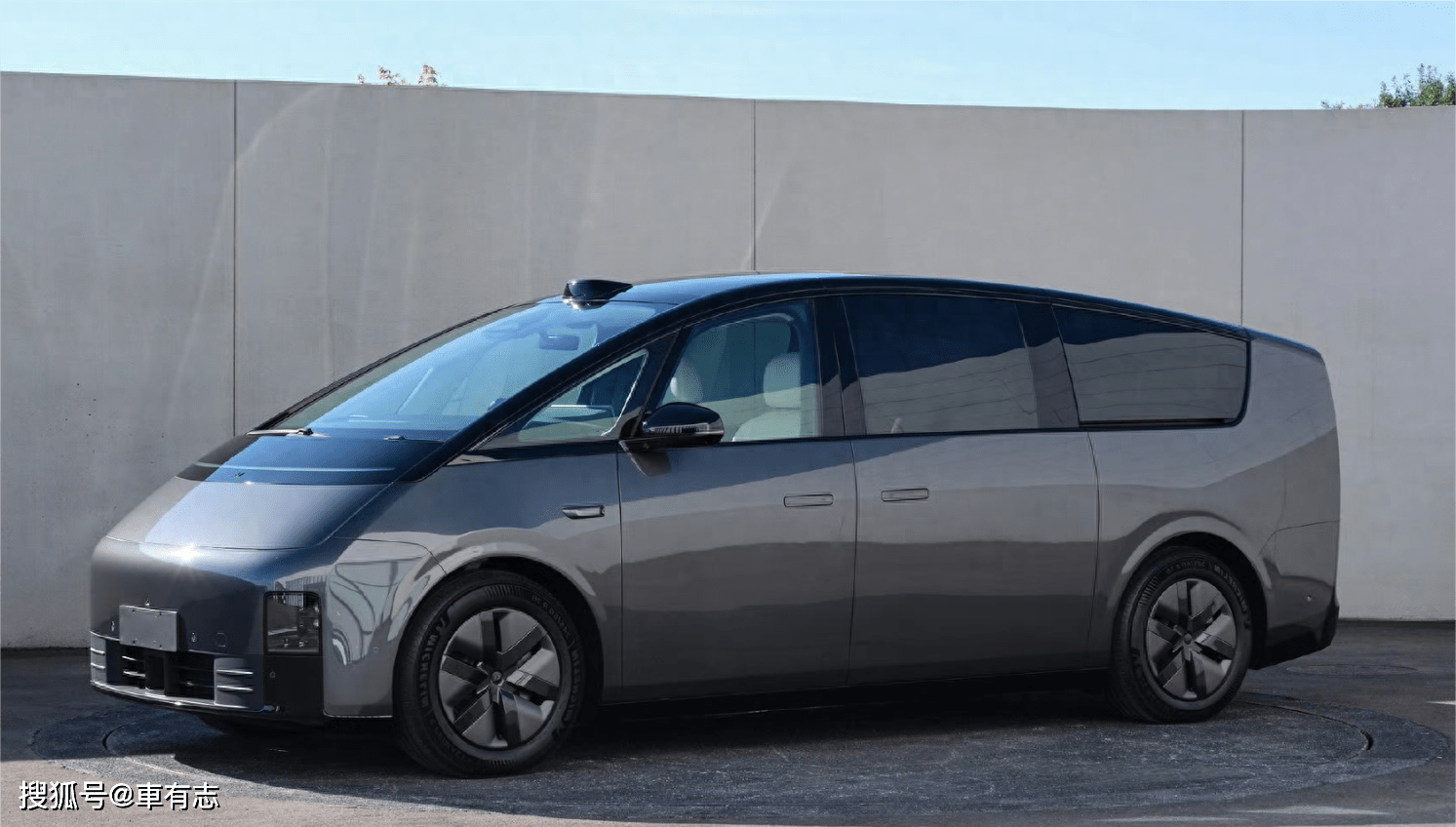 理想MEGA实车曝光，外观科幻，尺寸超腾势D9，800V+4C麒麟电池_搜狐汽车_搜狐网