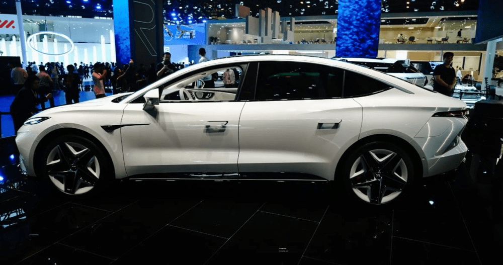 飞凡F7高阶智驾 “非凡”出行 近600km续航不足20万起_搜狐汽车_搜狐网