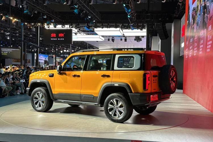 带无框车门的越野车，北京BJ40预售价18.58万元起_搜狐汽车_搜狐网
