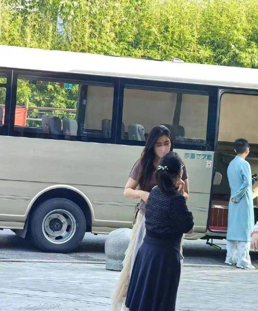 网友南京偶遇王祖贤，56岁长发飘飘似少女，人海中美到发光 -6park.com