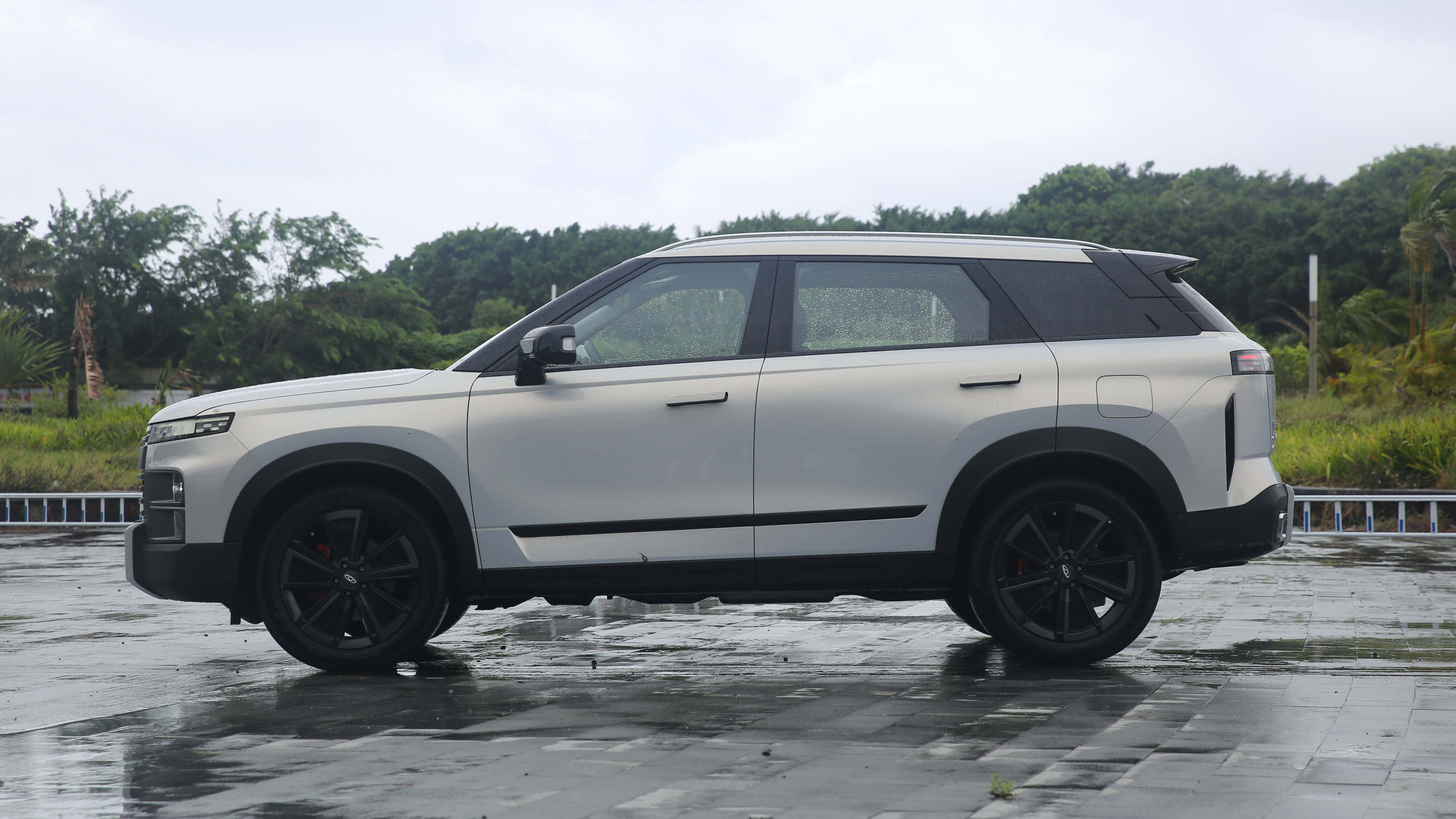 智能化不输新势力！这轻越野SUV不到12万起 还有8155芯片！_搜狐汽车_搜狐网