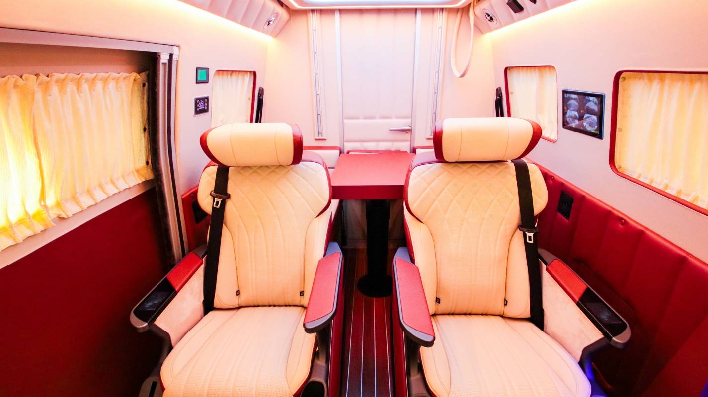 福特新全顺V362底盘,趣蜂B670和B680房车助力商务接待与家庭自驾!_搜狐汽车_搜狐网