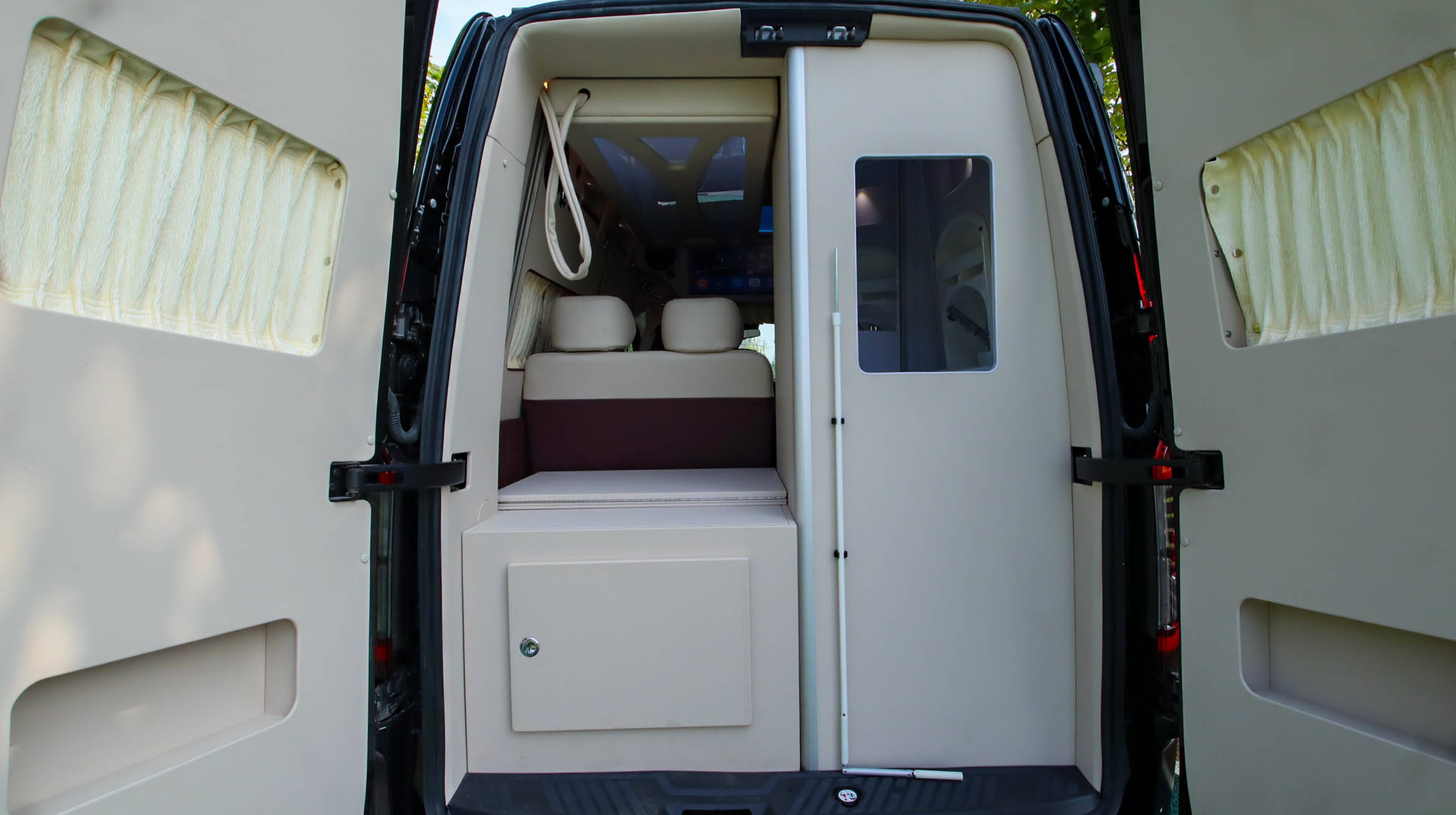 福特新全顺V362底盘,趣蜂B670和B680房车助力商务接待与家庭自驾!_搜狐汽车_搜狐网